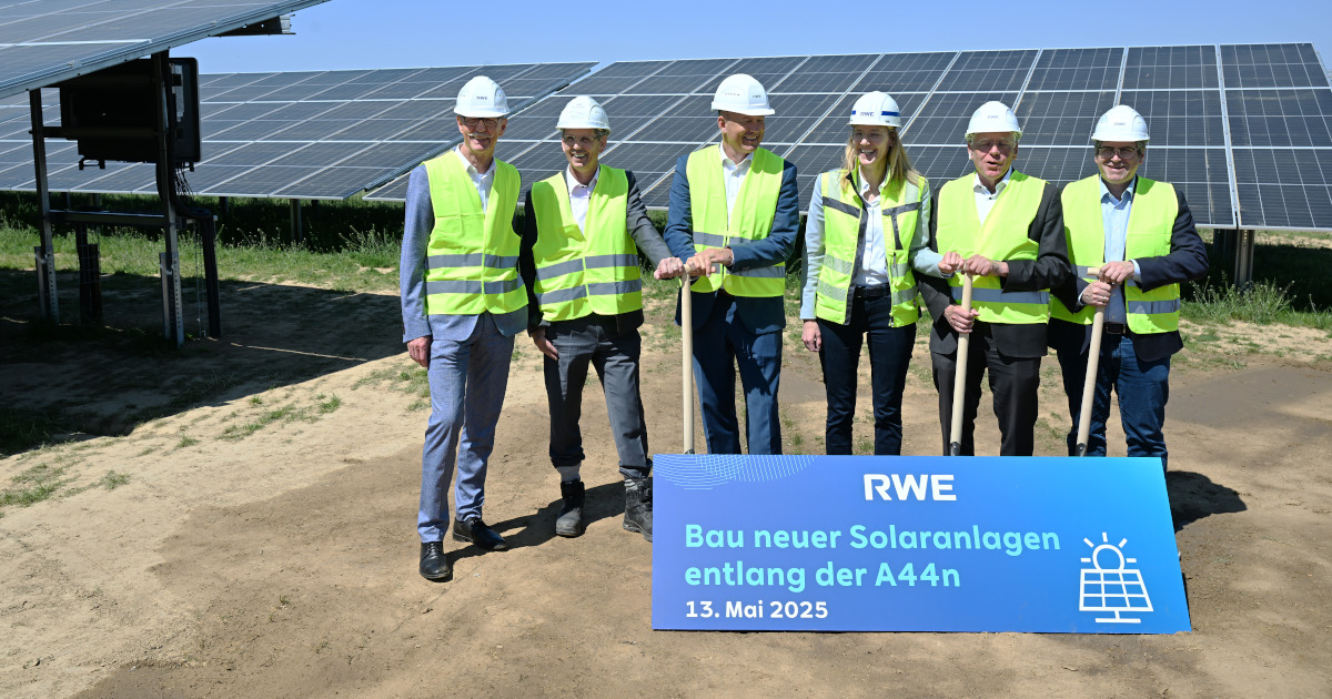 RWE builds large-scale solar farms alongside a motorway in Germany